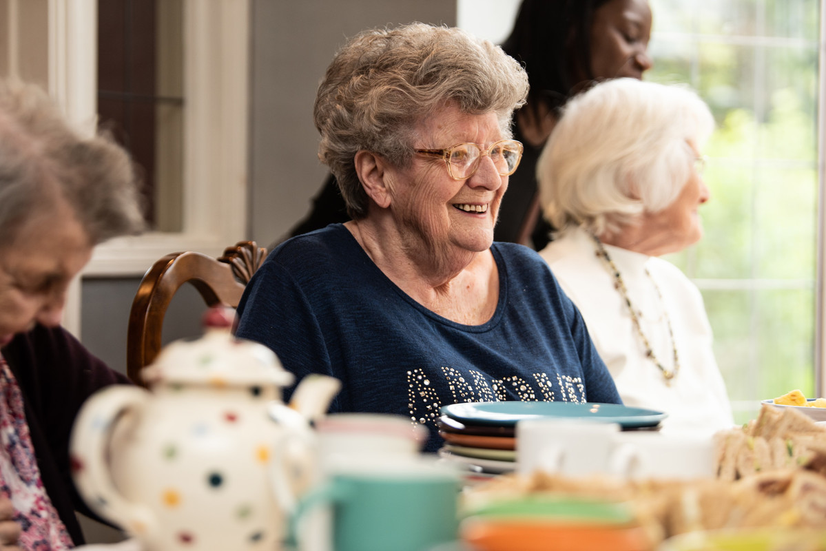 Re-engage photographs